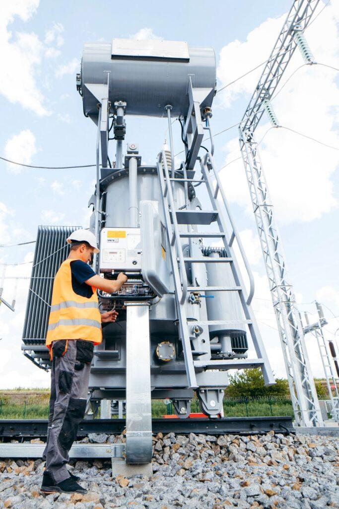 About Us – POWER LINE